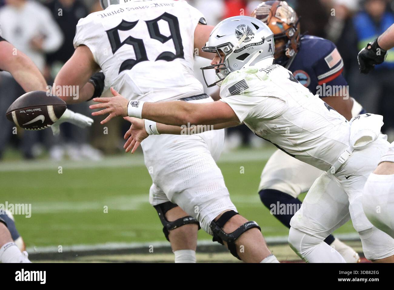 Army quarterback Cale Hellums pitches the ball during the first half of ...