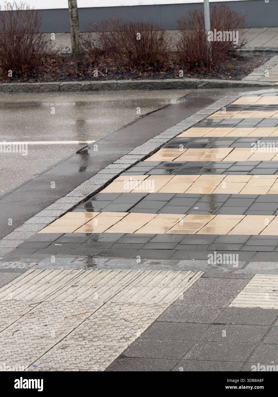 Pedestrian crosswalk tactile paving hi-res stock photography and images ...