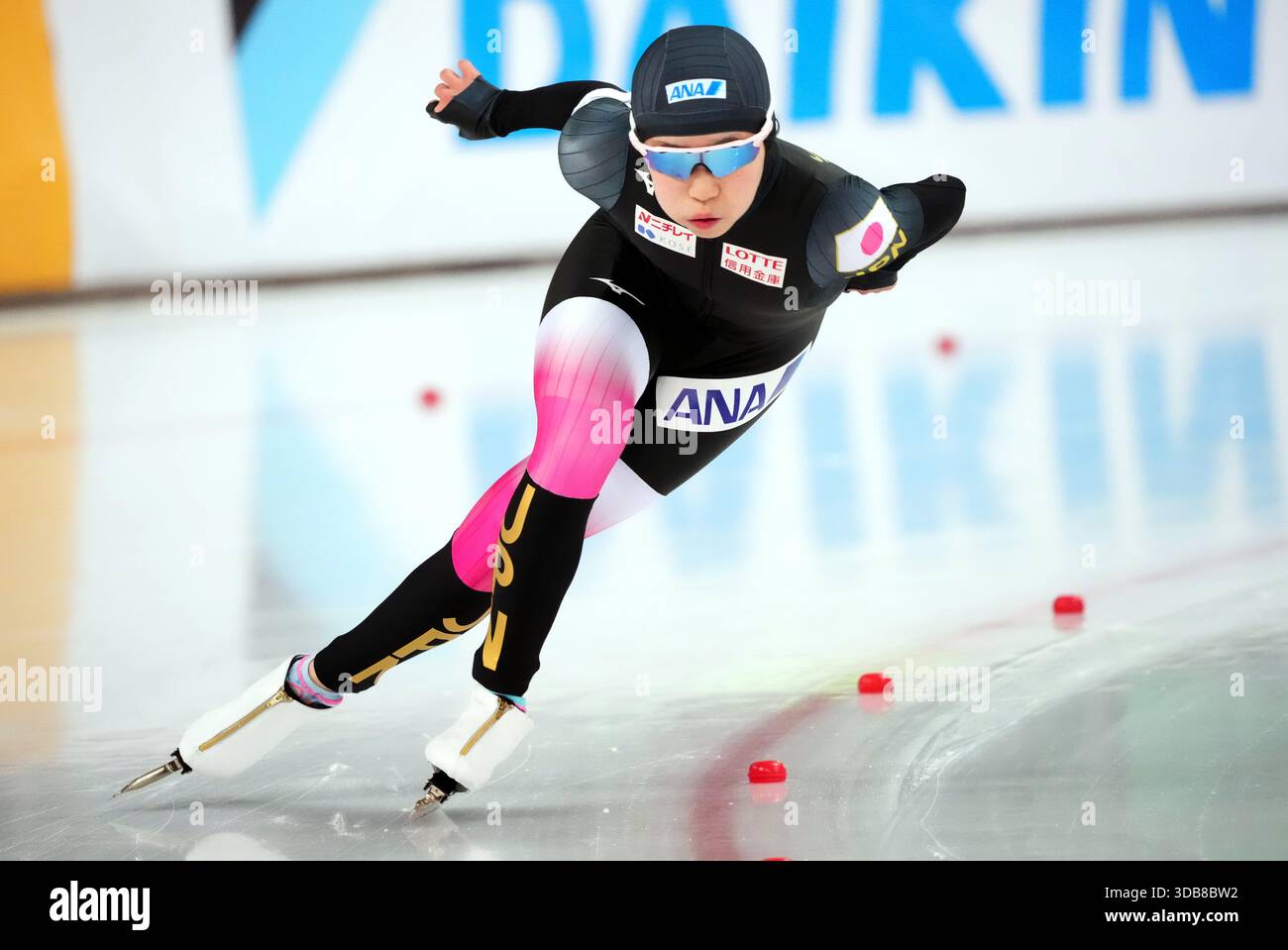 Hanna Noake (JPN) in action on 1500 vrouwen Division B during ISU Speed ...