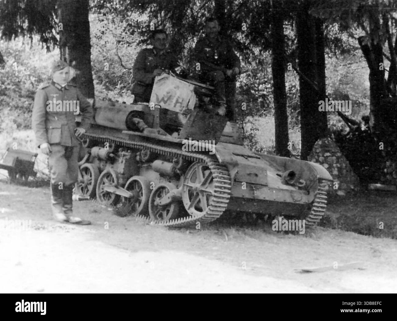 The Renault AMR-33 (the AMR deignation indicates that it was a ...