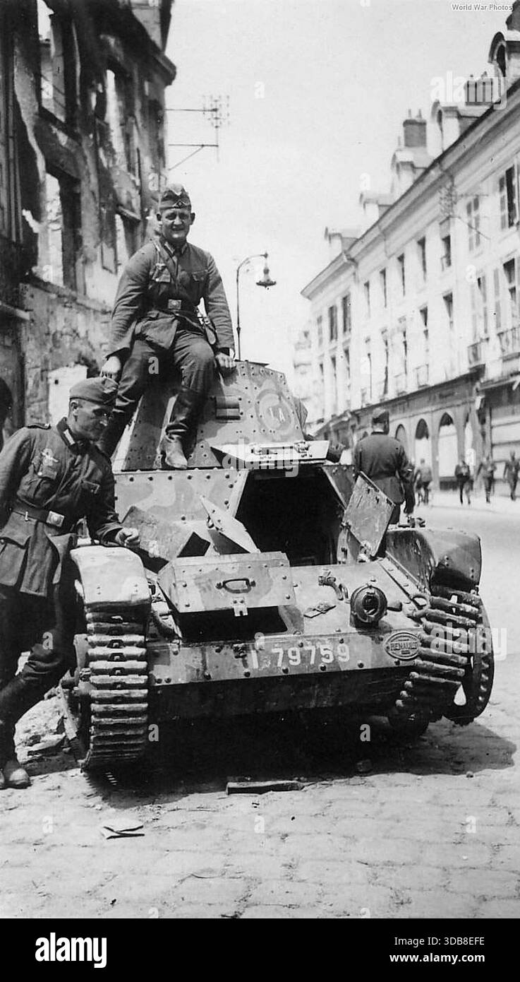 The Renault AMR-33 (the AMR deignation indicates that it was a ...