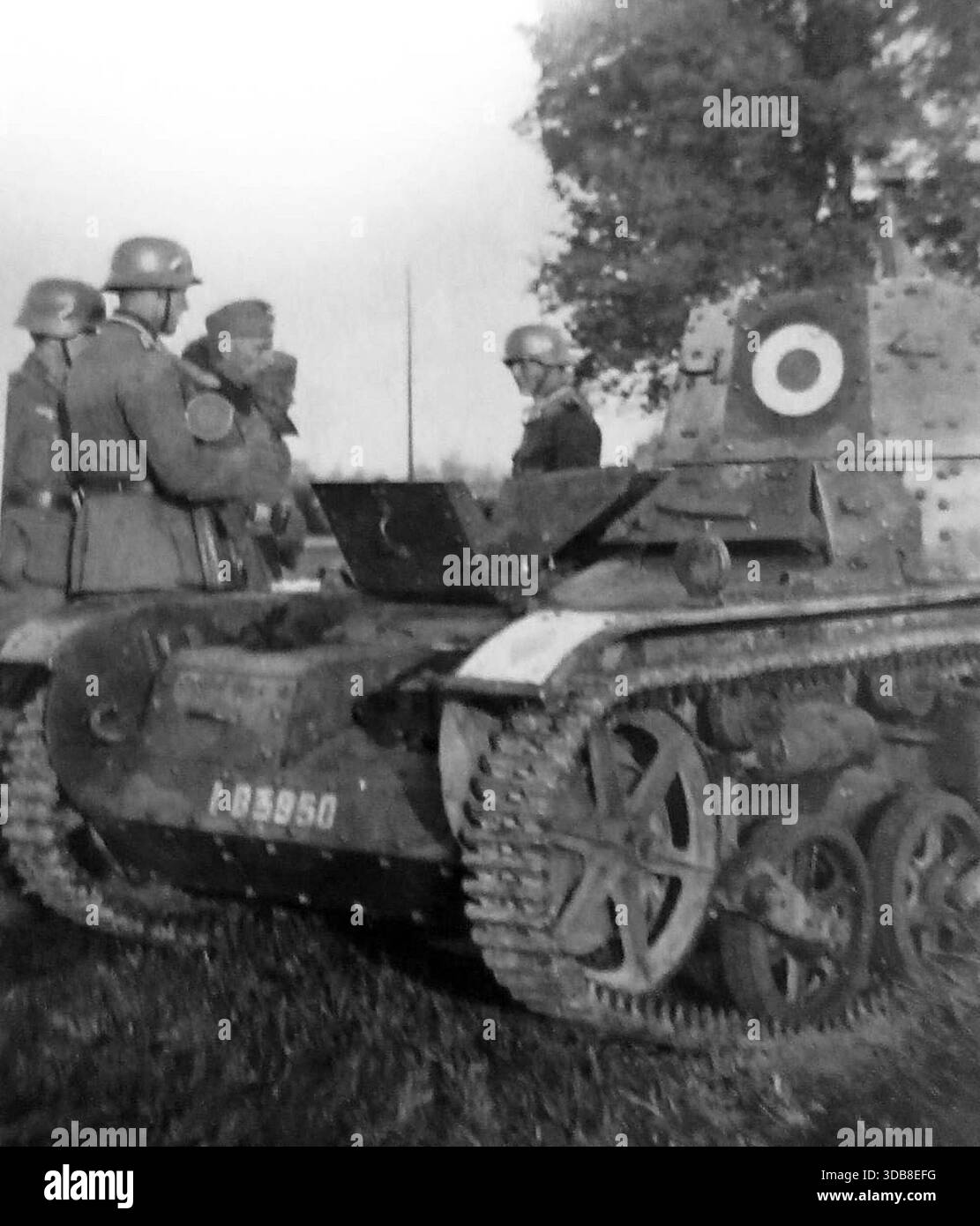 The Renault AMR-33 (the AMR deignation indicates that it was a ...