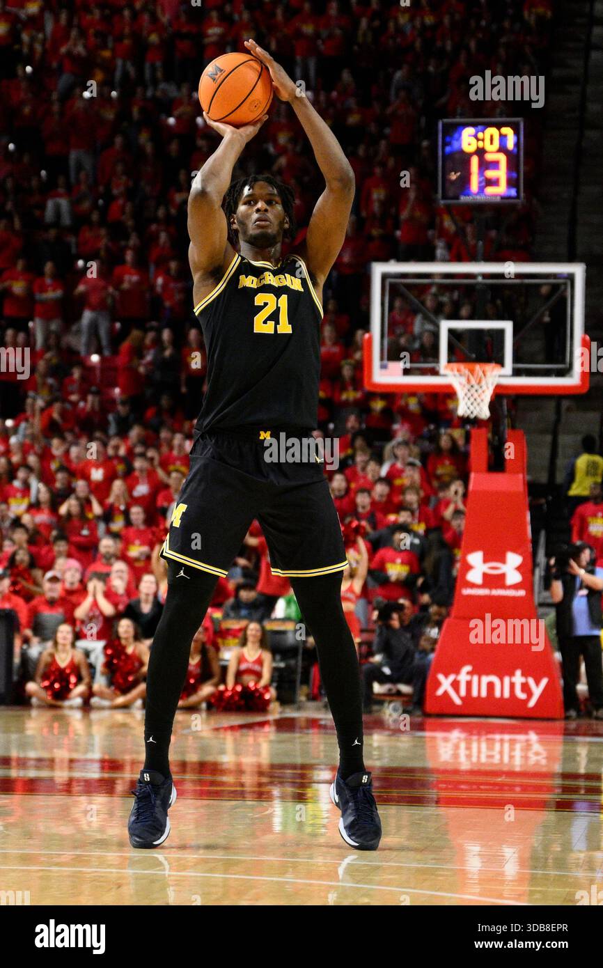 Michigan forward Morez Johnson Jr. (21) in action during the first half ...