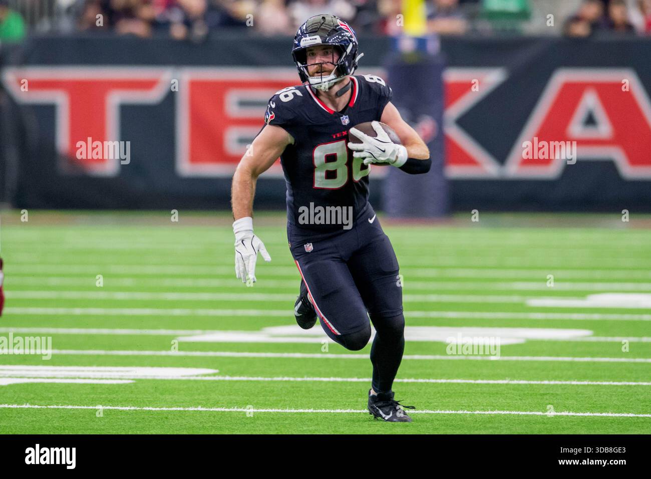 December 14, 2025: Houston Texans tight end Dalton Schultz (86) runs ...