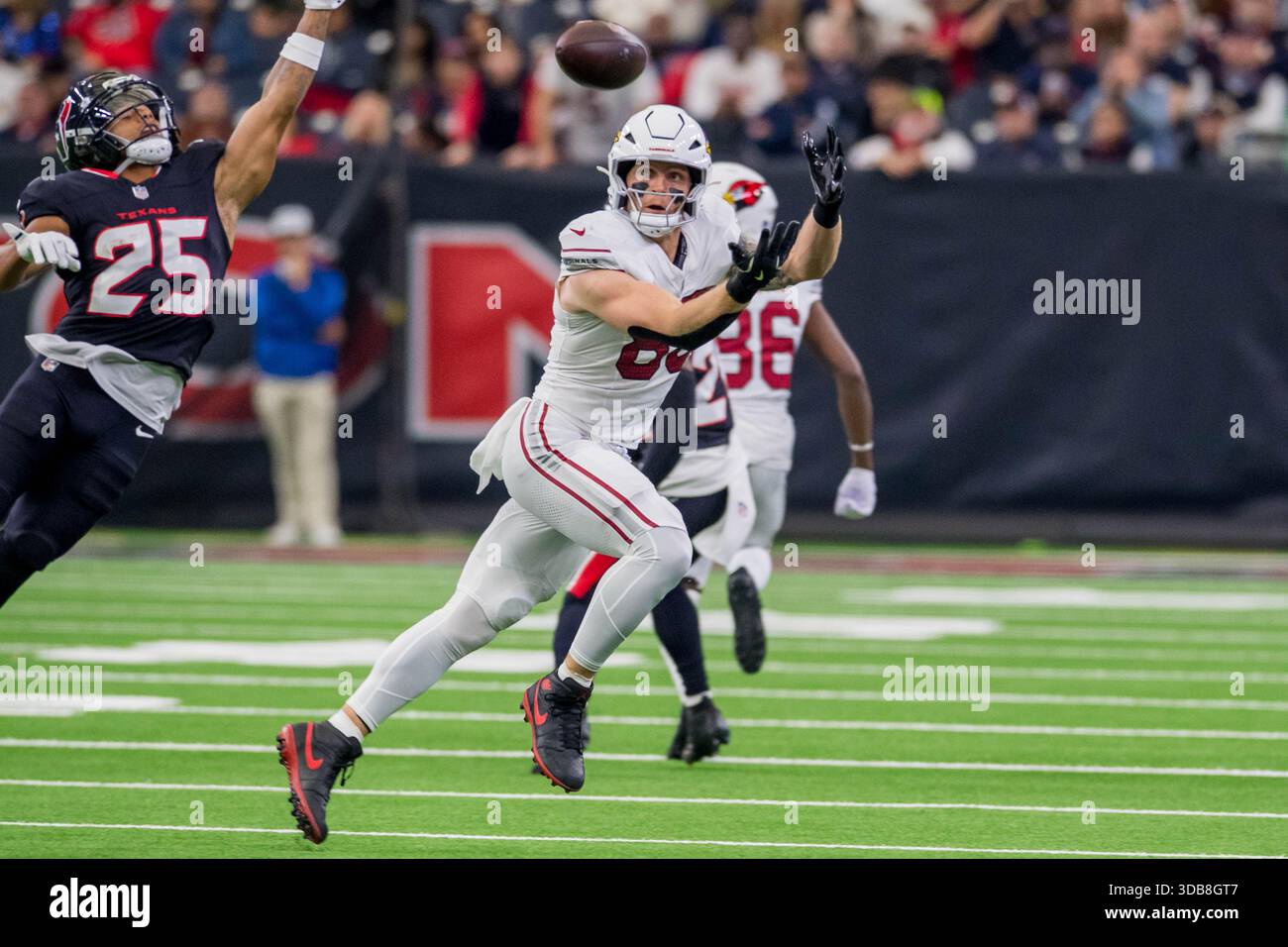 December 14, 2025: Arizona Cardinals tight end Trey McBride (85) makes ...