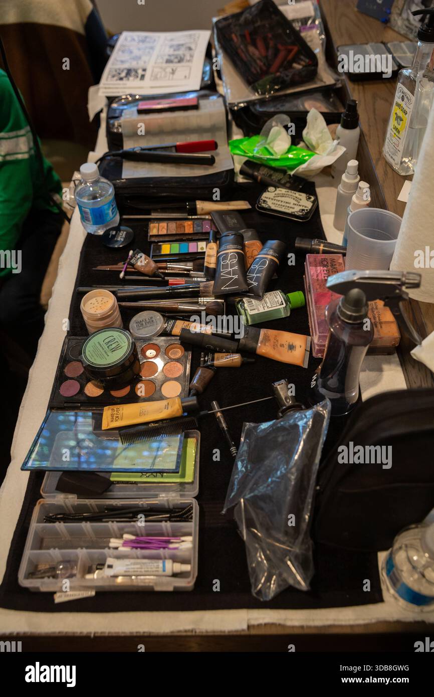 Makeup application tools hi-res stock photography and images - Alamy