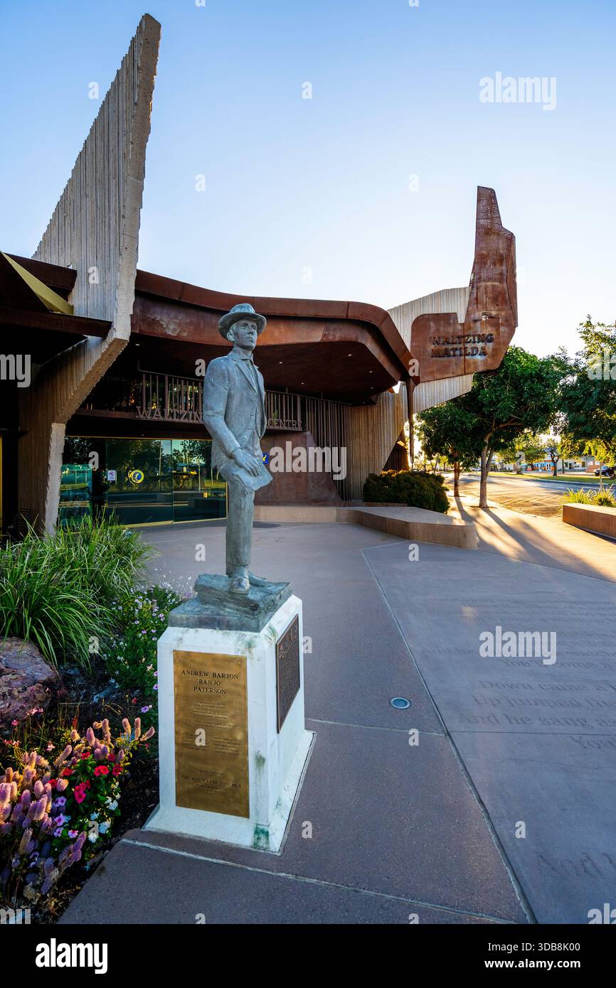 Statue of Banjo Patterson outside the Waltzing Matilda Centre, Winton ...