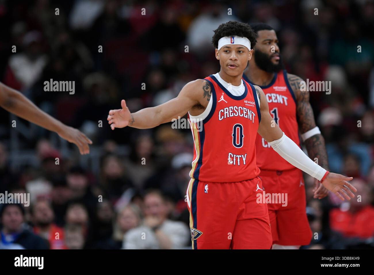 New Orleans Pelicans' Jeremiah Fears (0) celebrates with teammates ...