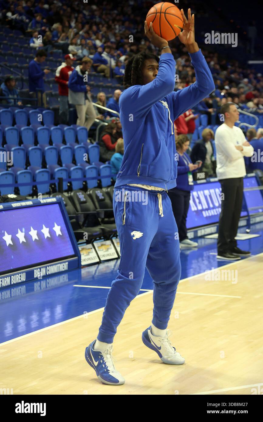 Kentucky's Jayden Quaintance shoots around before an NCAA college ...