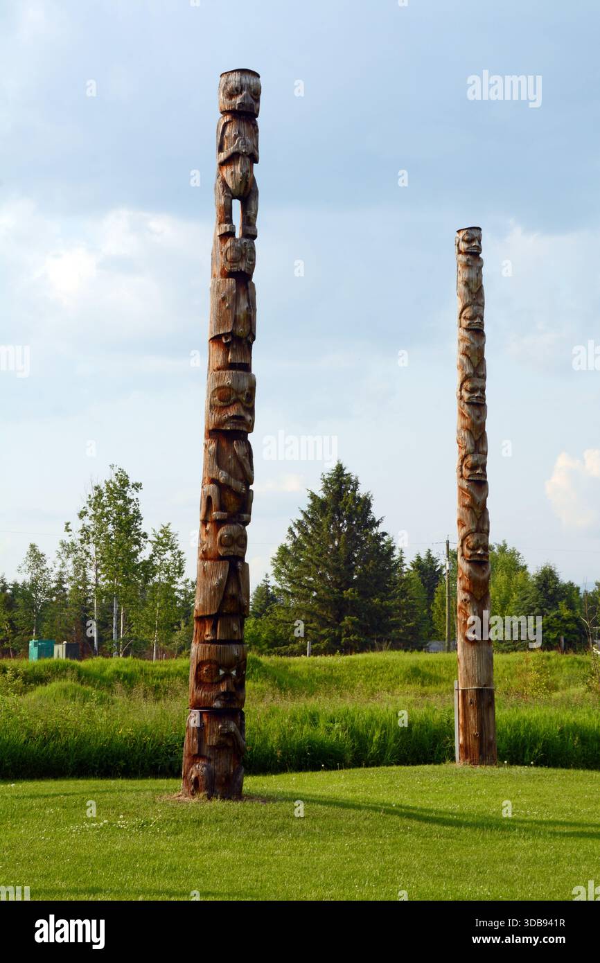 Two native northwest totem hi-res stock photography and images - Alamy