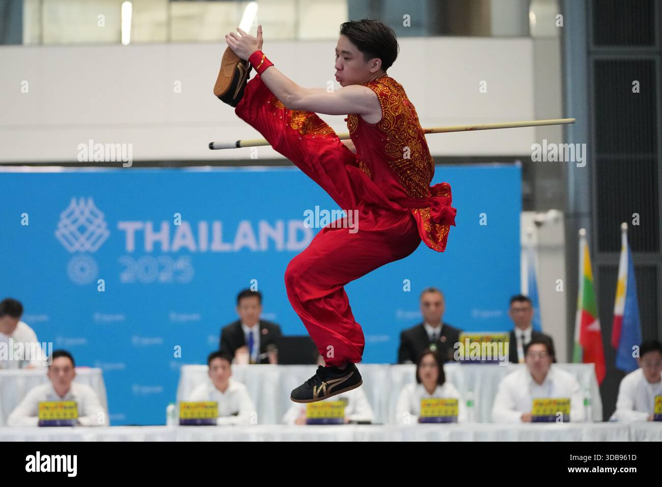 Singapore's Lim Yi Jie Randall performs at the wushu men's nangun final ...