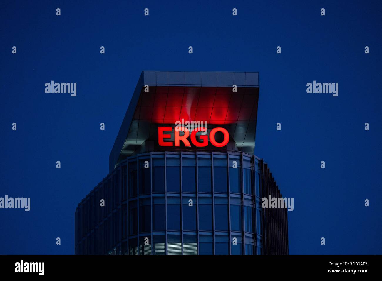15 December 2025, North Rhine-Westphalia, Cologne: View of an office ...