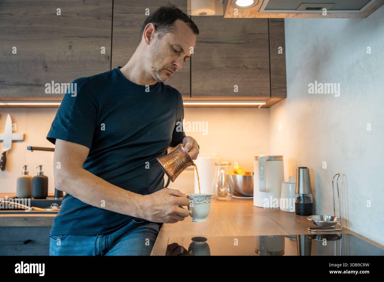 Glass milk bottle sink hi-res stock photography and images - Alamy