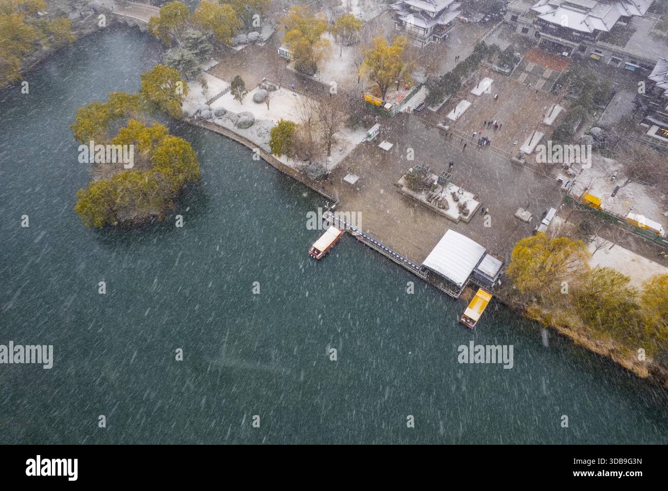Snow scenery of the Daming Lake scenic area in Jinan City, east China's ...