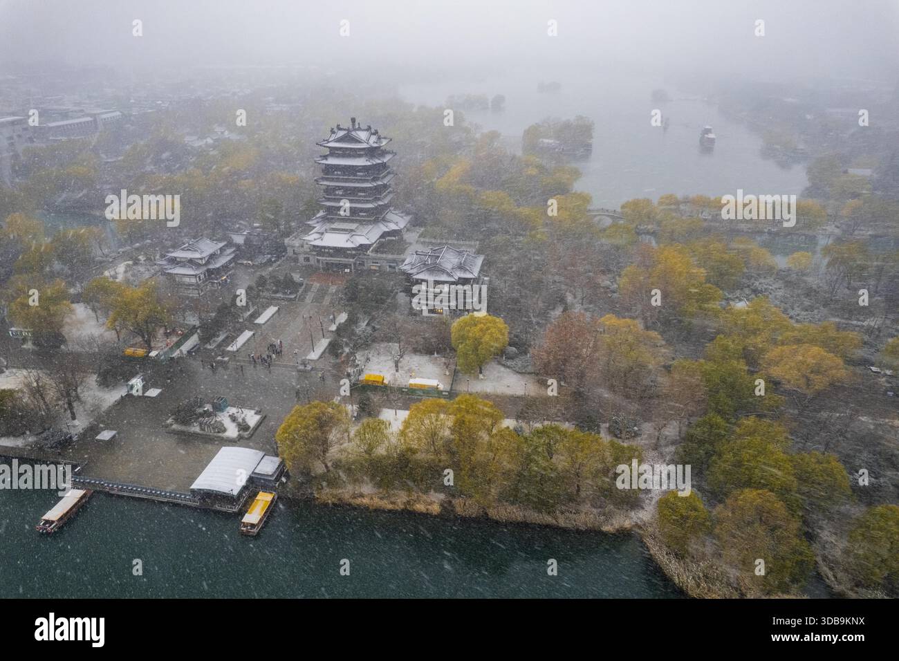 Snow scenery of the Daming Lake scenic area in Jinan City, east China's ...