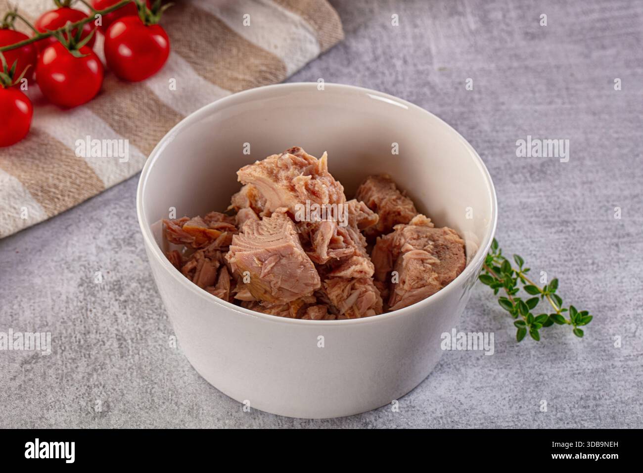 Prepared Canned tuna fillet for salad Stock Photo - Alamy