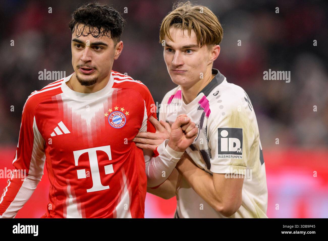 from left Aleksandar Pavlovic (Bayern), Kacper Potulski Munich ...