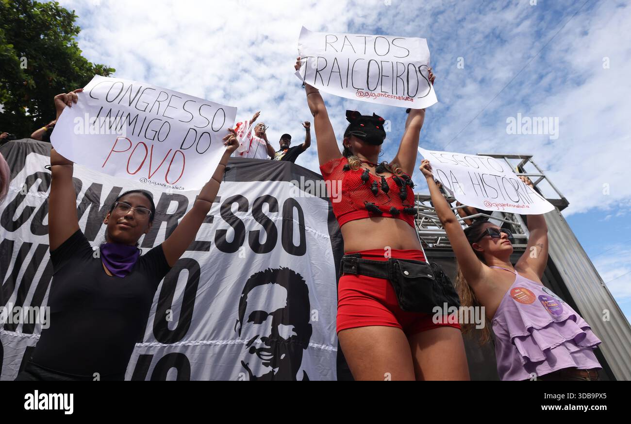 December 14, 2025, Rio De Janeiro, Rio De Janeiro, Brazil: Thousands of ...