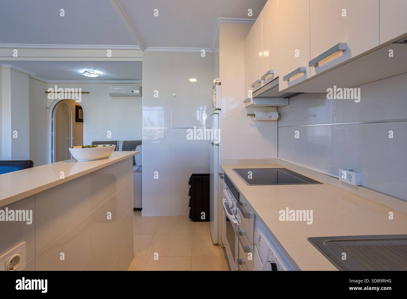 Organized kitchen cabinets drawers hi-res stock photography and images ...