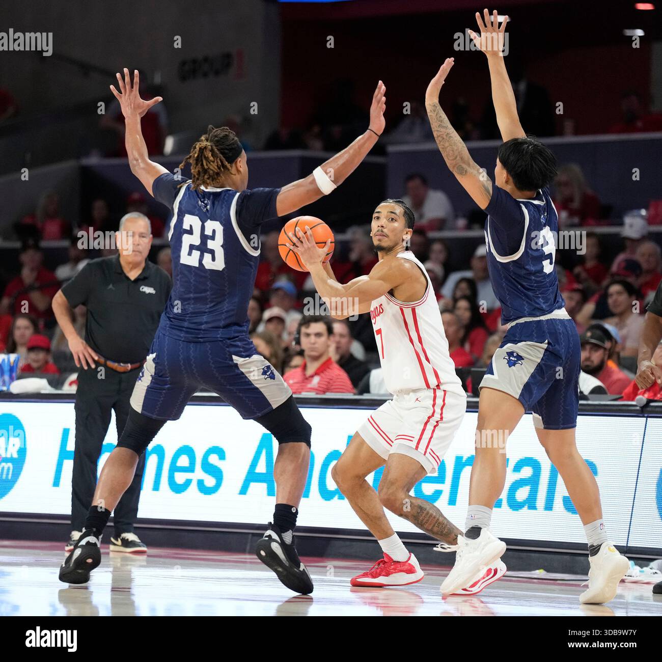 Houston guard Milos Uzan (7) looks to pass the ball against New Orleans ...