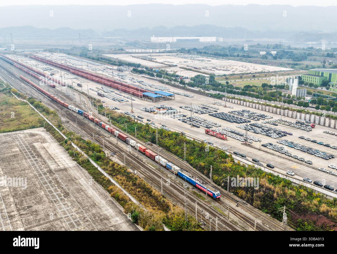 (251215) -- CHONGQING, Dec. 15, 2025 (Xinhua) -- An aerial drone photo ...