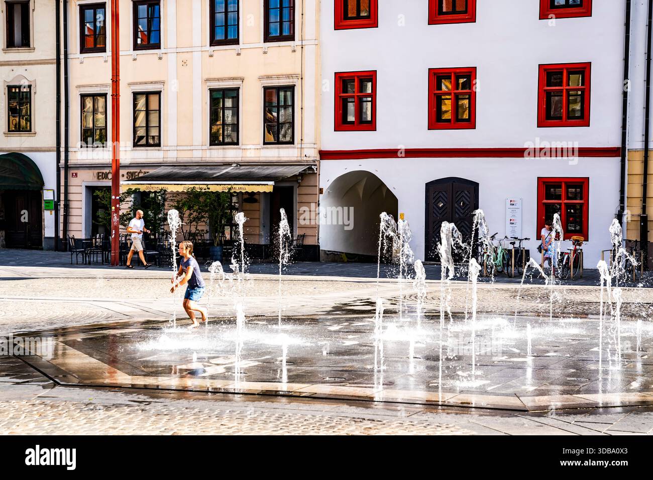 Ground level water fountain jets hi-res stock photography and images ...