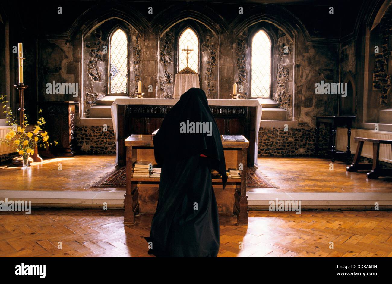Nuns at Burnham Abbey, an Anglican Contemplative Augustinian Community ...