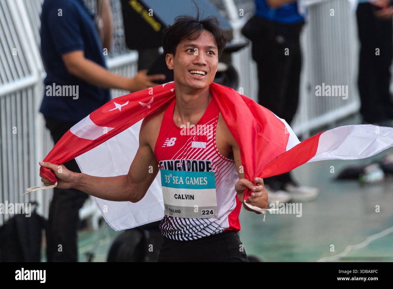 Calvin Quek Jun Jie (C-R) of Singapore celebrates after won a gold ...