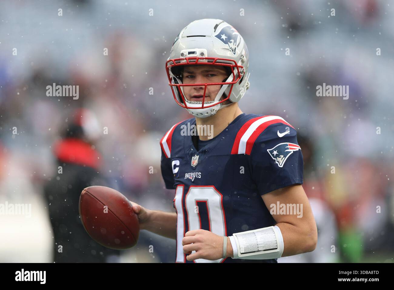 New England Patriots QB Drake Maye (10) warms up pregame before an NFL ...