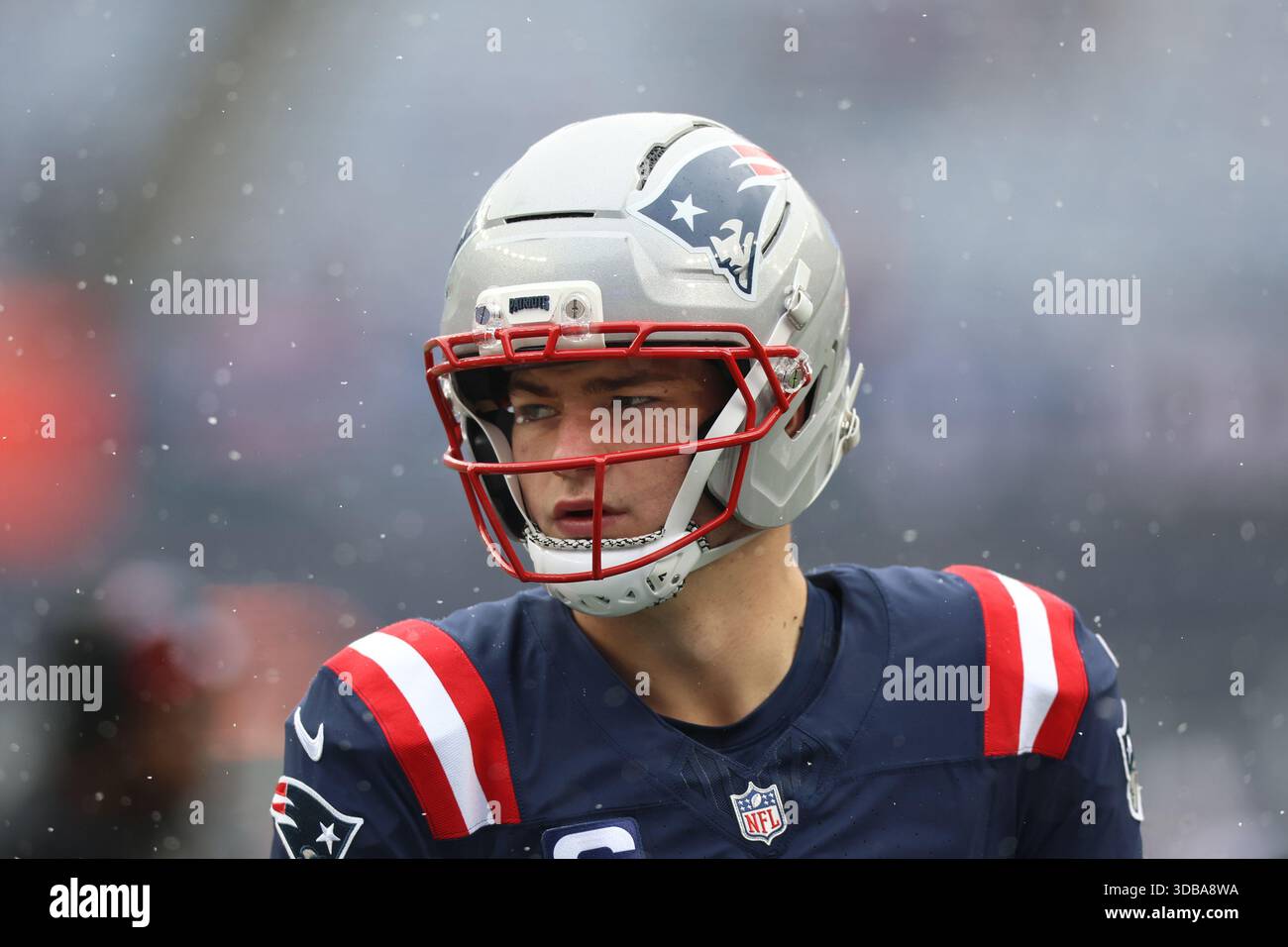 New England Patriots QB Drake Maye (10) warms up pregame before an NFL ...
