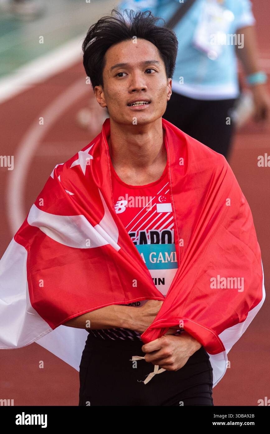 Calvin Quek Jun Jie (C-R) of Singapore celebrates after won a gold ...