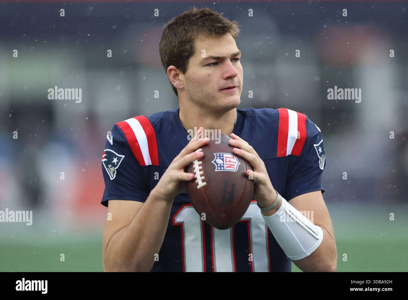New England Patriots QB Drake Maye (10) warms up pregame before an NFL ...