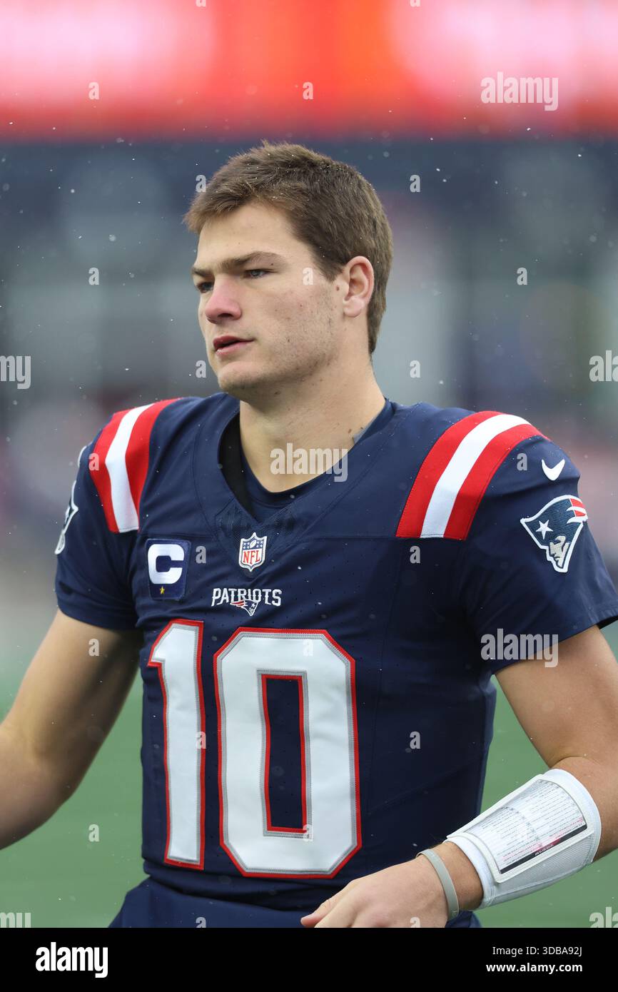 New England Patriots QB Drake Maye (10) warms up pregame before an NFL ...