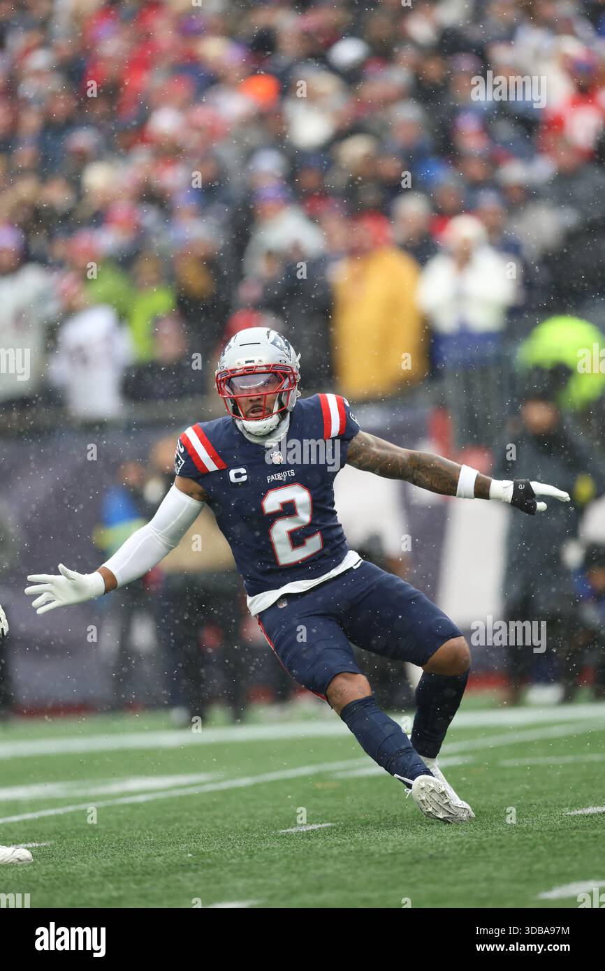 New England Patriots Harold Landry III (2) in action during an NFL ...