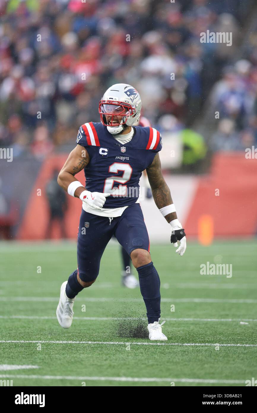 New England Patriots Harold Landry III (2) in action during an NFL ...