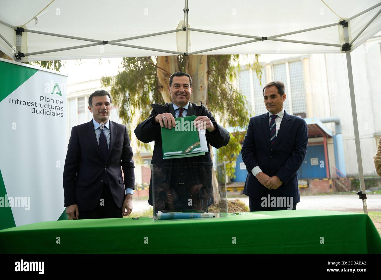 The president of the Junta de Andalucía, Juanma Moreno, introduces the ...
