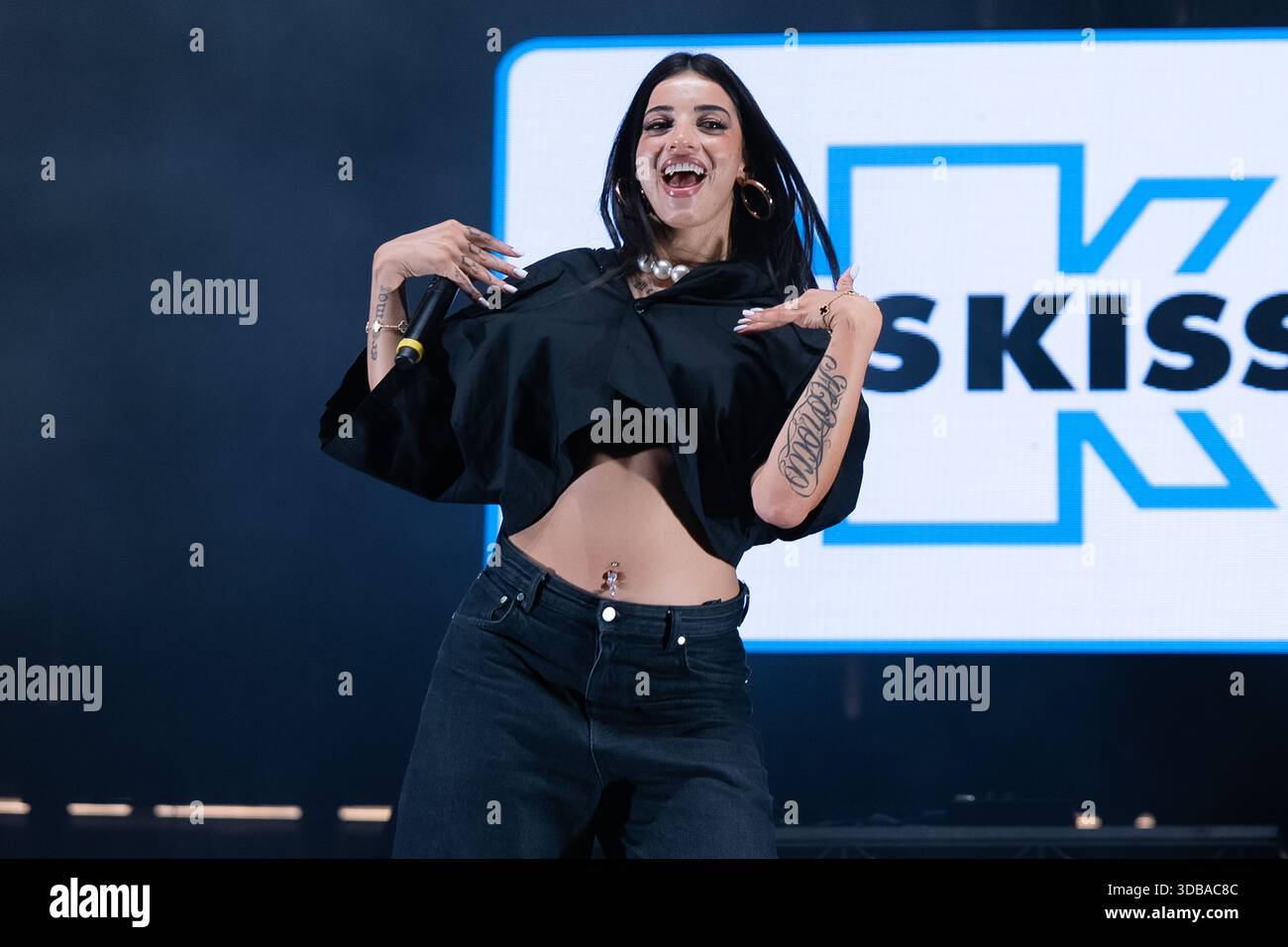 Greta Jasmin El Moktadi aka Grelmos performs live at Piazza della ...