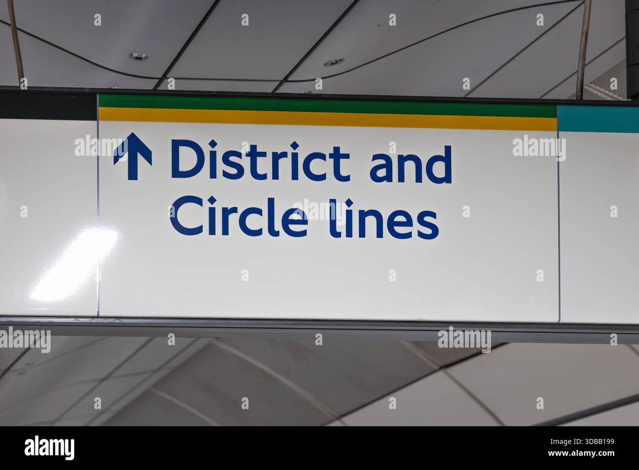 London Underground District and Circle Lines Sign Stock Photo - Alamy