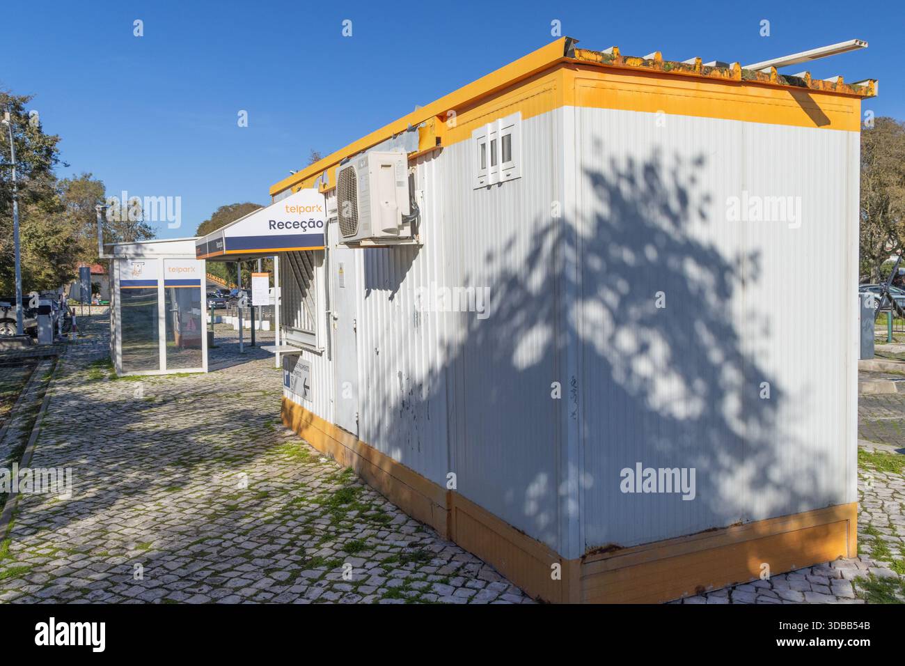 Prefabricated reception booth for empark docks parking, showcasing a ...