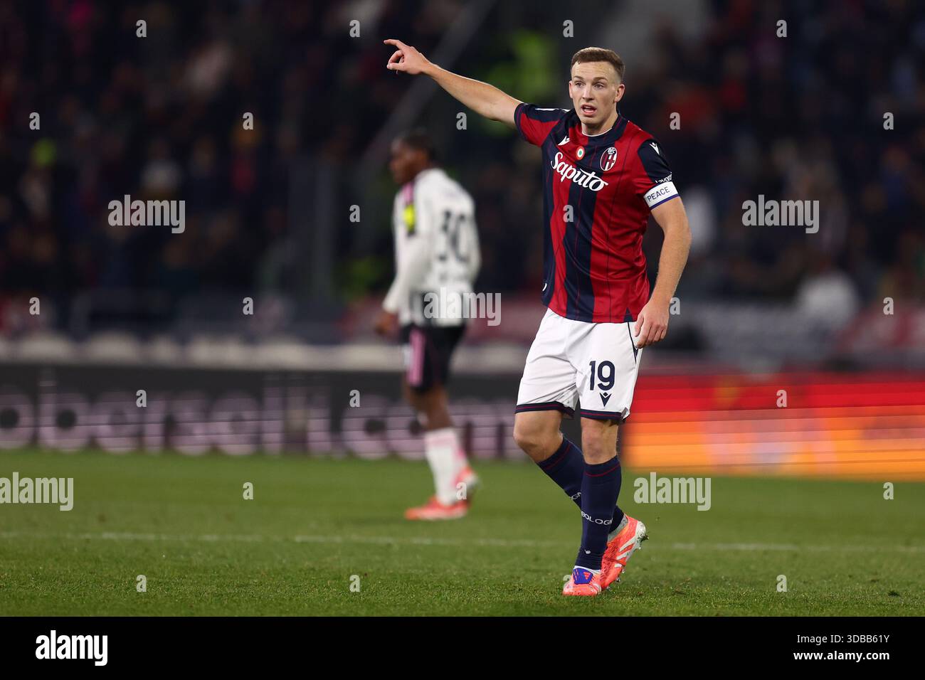 Lewis Ferguson of Bologna Fc gestures during the Serie A match beetween ...