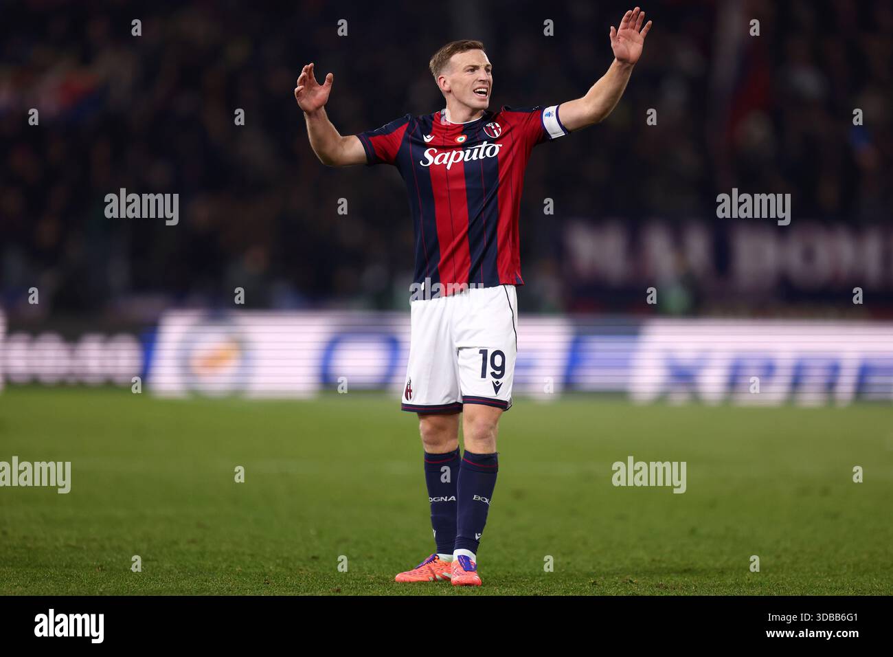 Lewis Ferguson of Bologna Fc gestures during the Serie A match beetween ...