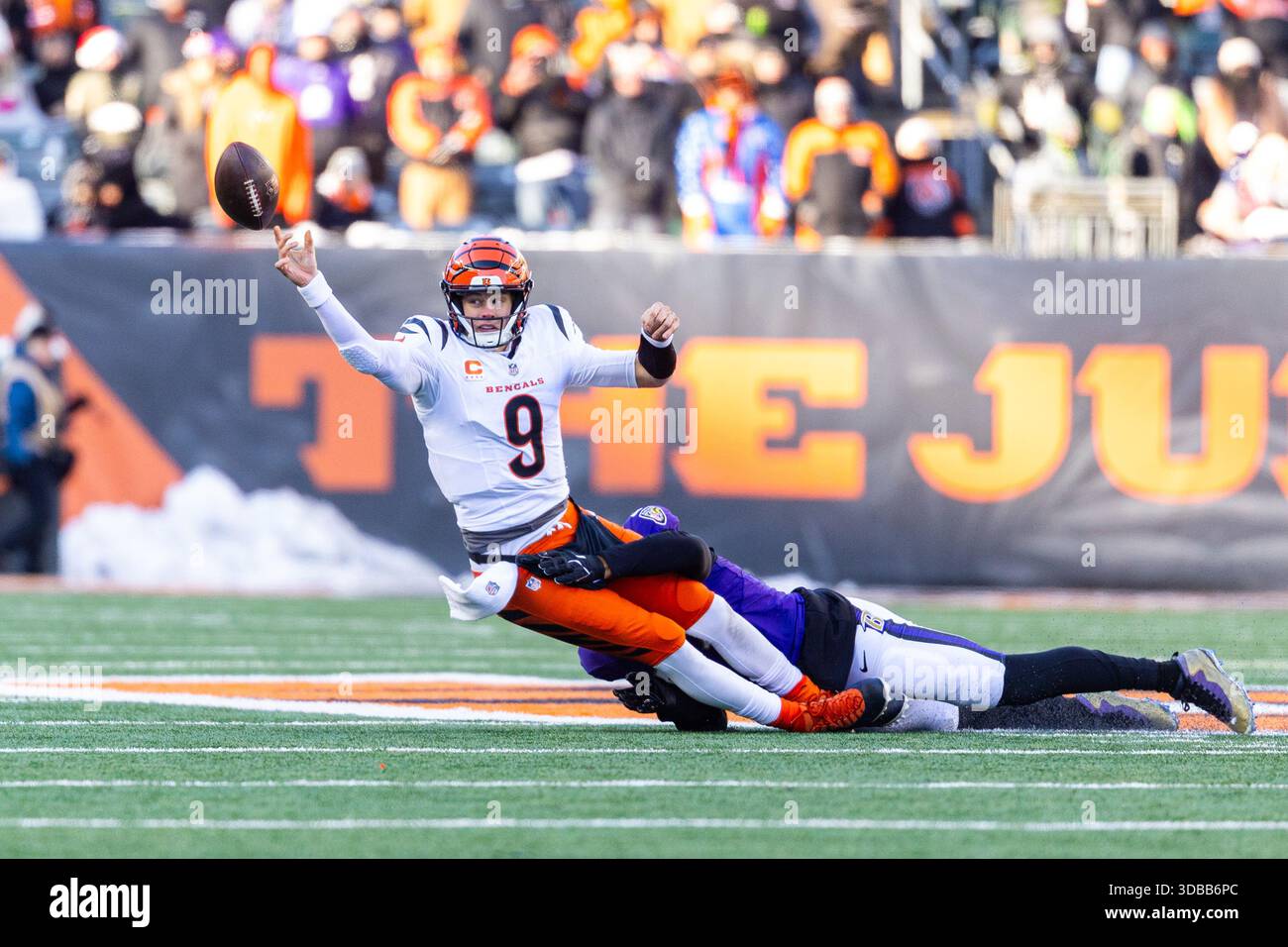 December 14, 2025: Cincinnati Bengals quarterback Joe Burrow (9) throws ...