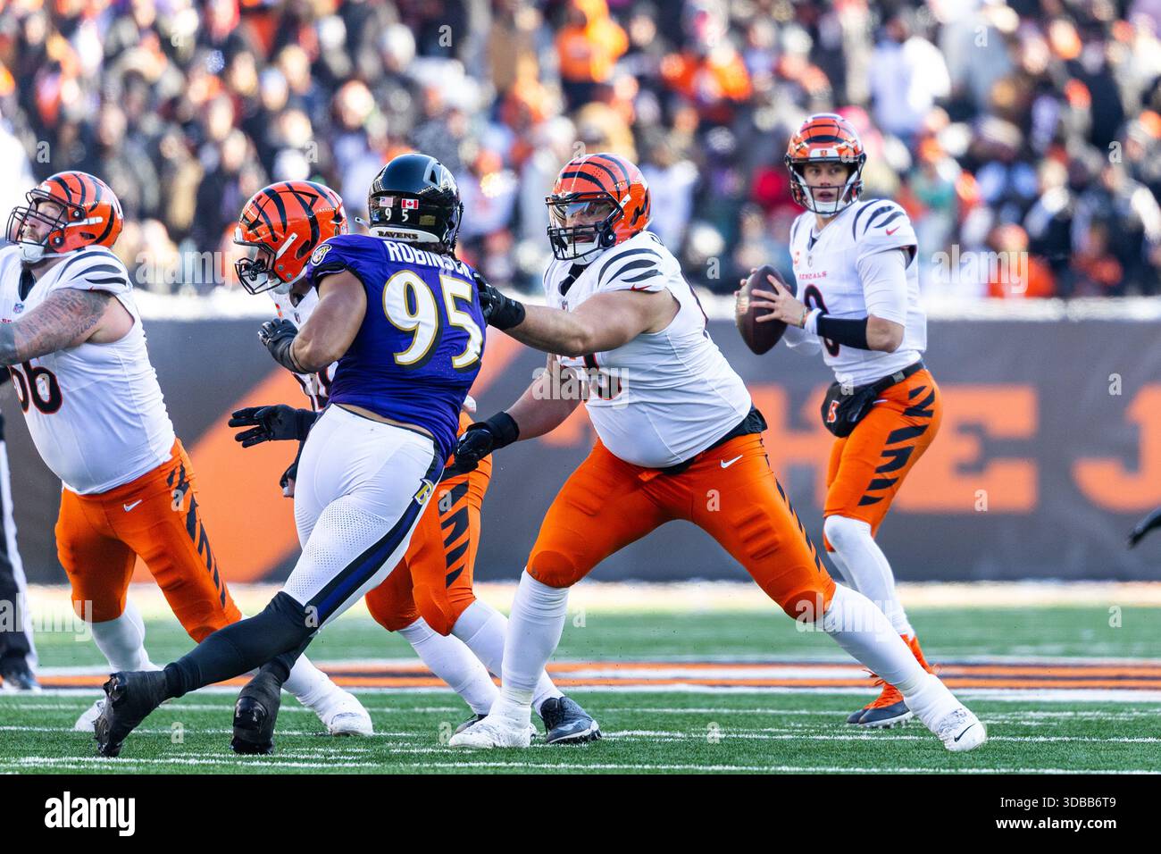 December 14, 2025: Cincinnati Bengals quarterback Joe Burrow (9) sets ...