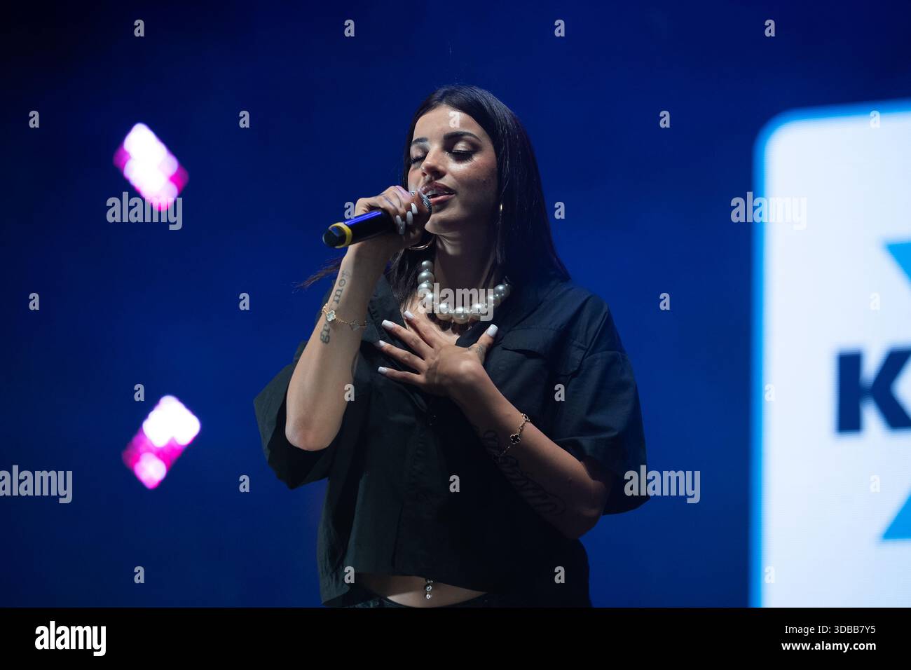 Greta Jasmin El Moktadi aka Grelmos performs live at Piazza della ...