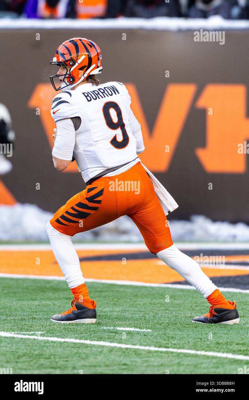 December 14, 2025: Cincinnati Bengals quarterback Joe Burrow (9) sets ...