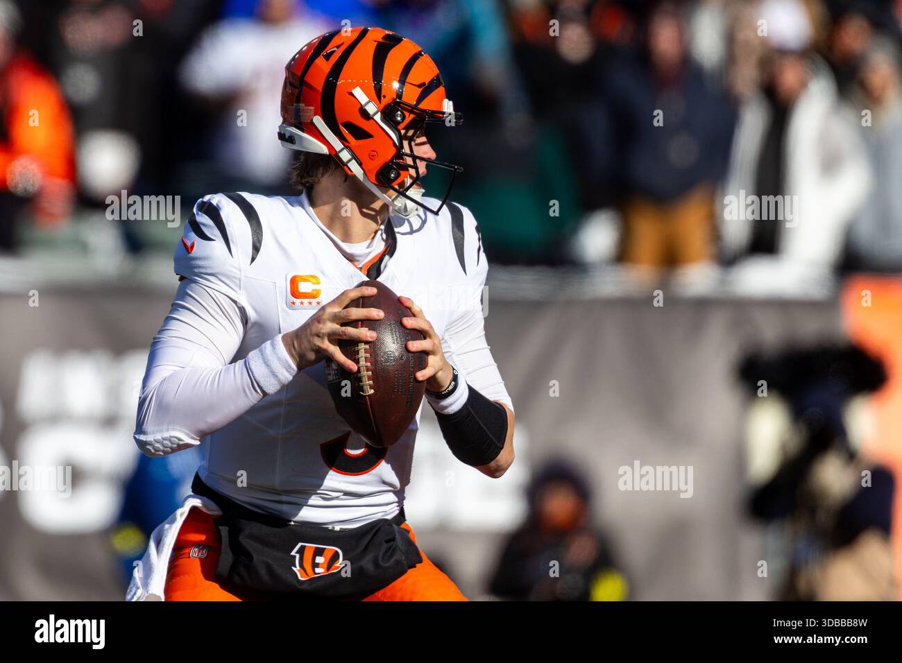 December 14, 2025: Cincinnati Bengals quarterback Joe Burrow (9) passes ...
