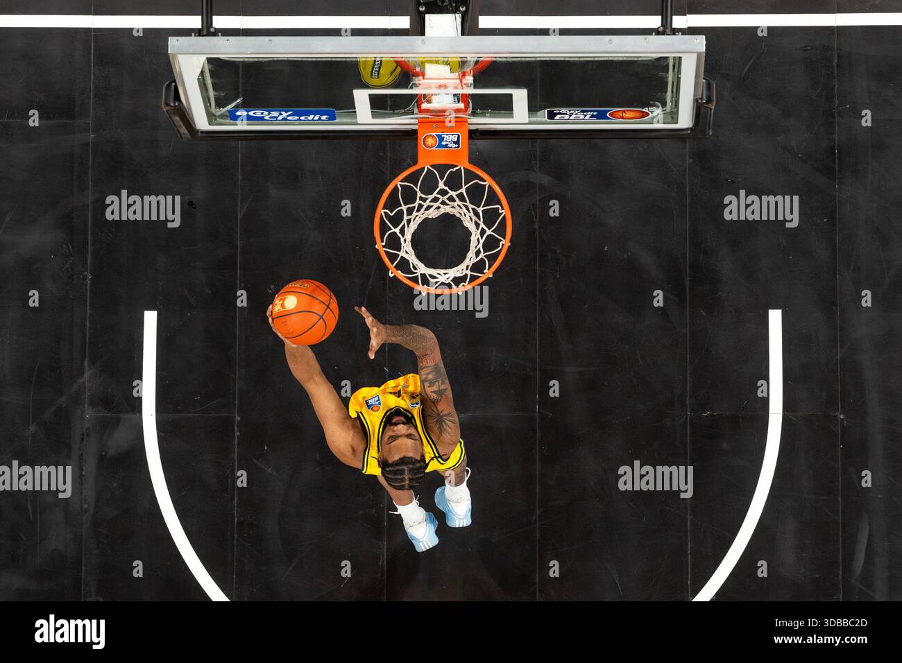 Jwan Roberts (ALBA Berlin, #13) during the layup, Overhead Remote ...