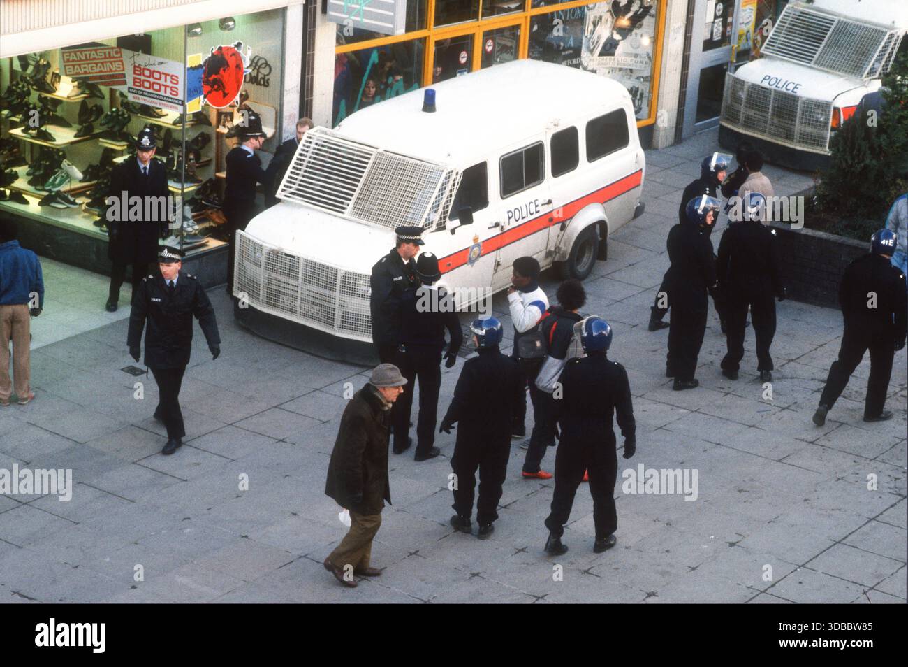 1980s police riot gear hi-res stock photography and images - Alamy