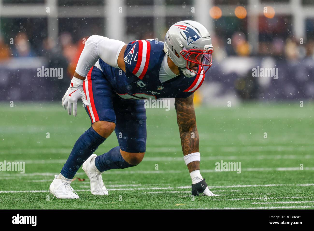 New England Patriots linebacker Harold Landry III (2) prepares to rush ...