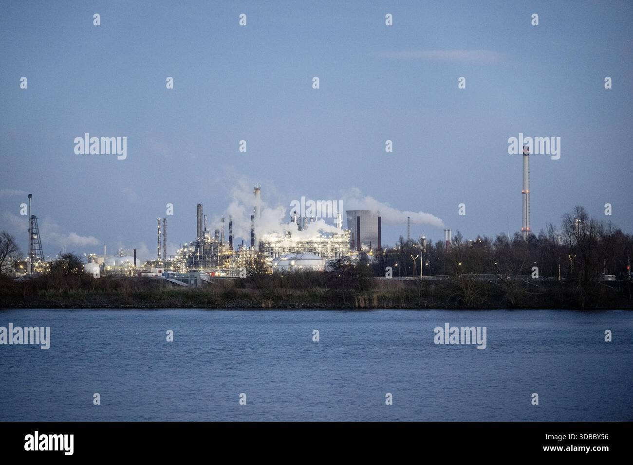 MOERDIJK - Port of Moerdijk Nitrogen emissions from a chimney in the ...